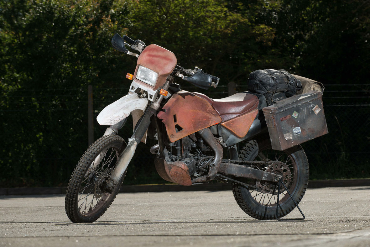 Honda de James Bond arrecada mais de R$ 300 mil em leilão - UOL Carros