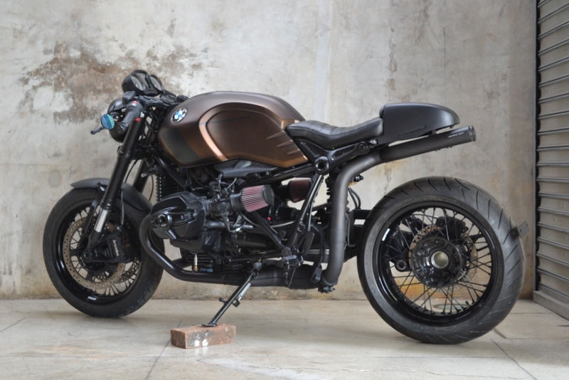 Concessionária cria versões especiais da RnineT - UOL Carros