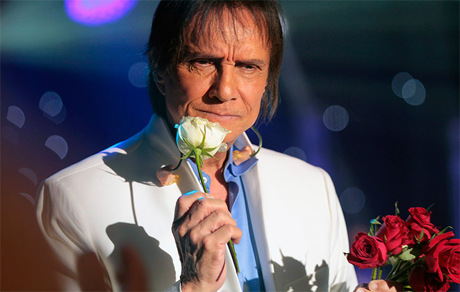 Como começou a tradição das rosas nos shows do Roberto Carlos - Blog ...