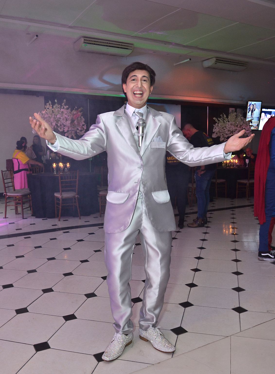 Thiago Rocha comemora aniversário com luxuosa festa à fantasia - Blog ...