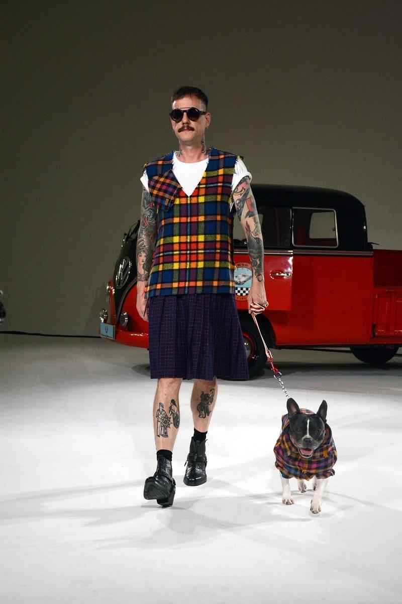 Cachorrinhos são estrelas em desfile de moda canina; veja looks
