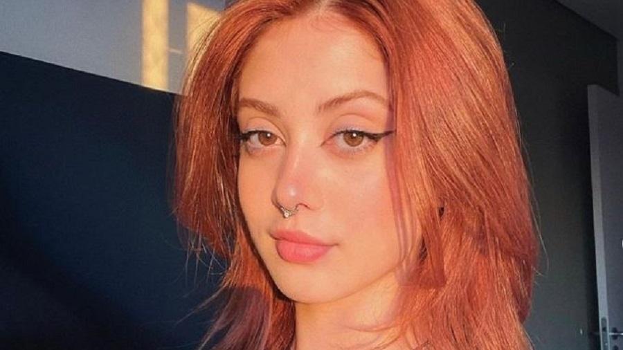 Vídeo: Ananda rebola funk proibidão com decotaço e corpão