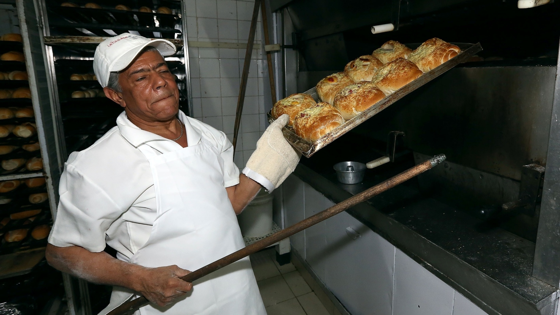 Dia do Padeiro: conheça a rotina de quem torna suas manhãs mais ...
