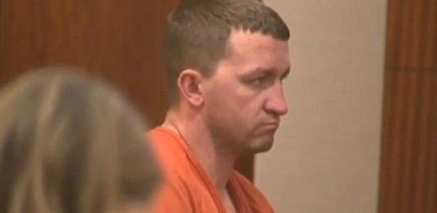 Homem anuncia filha de quatro anos na internet e é condenado a 60 anos ...