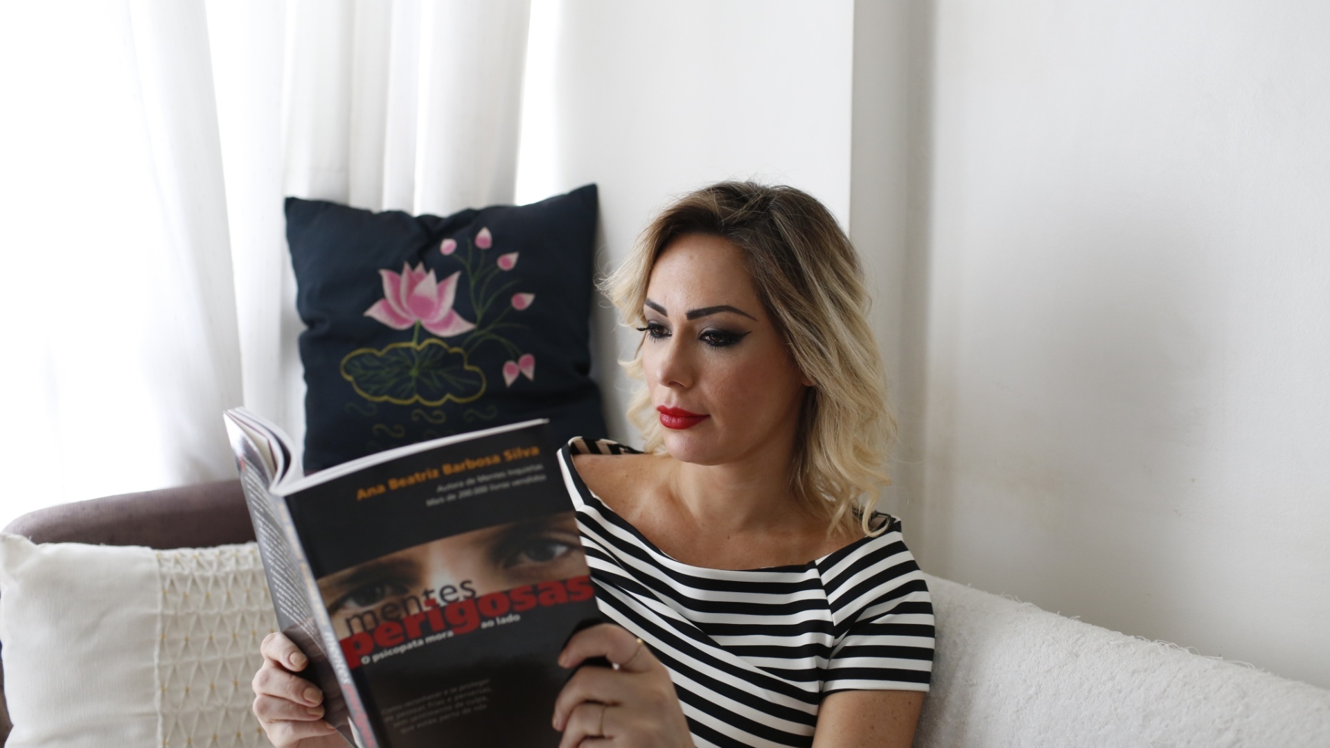 Ju Isen abre as portas de sua casa e mostra a rotina de uma socialite ...