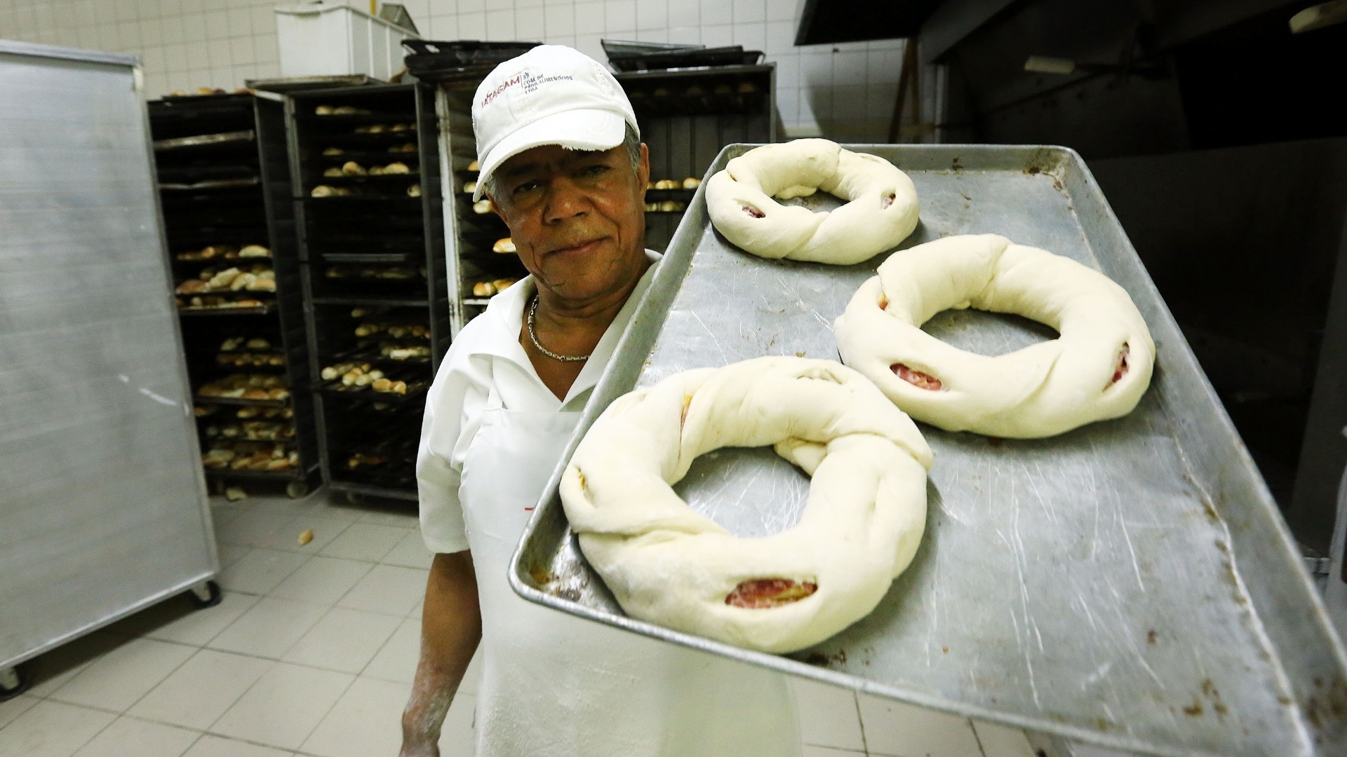 Dia do Padeiro: conheça a rotina de quem torna suas manhãs mais ...