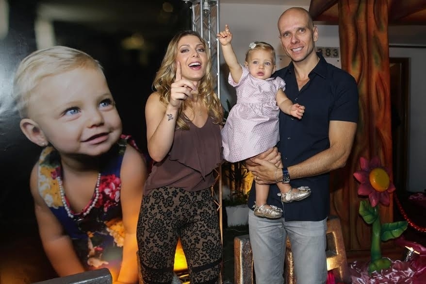 Fotos: Brenda, filha de Fernando Scherer (Xuxa) e Sheila Mello - 26/03 ...