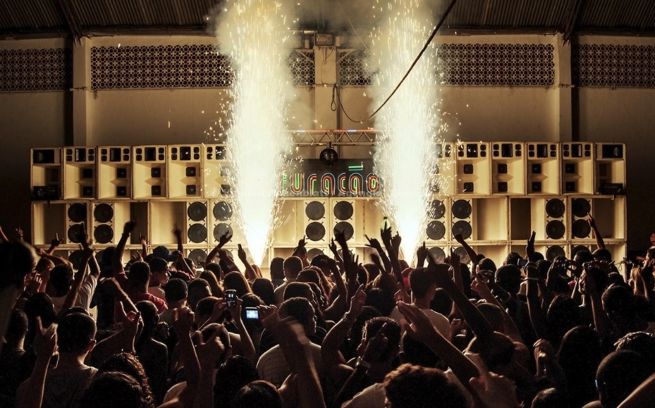 Fotógrafo francês registra cenas do funk carioca - BOL Fotos - BOL Fotos