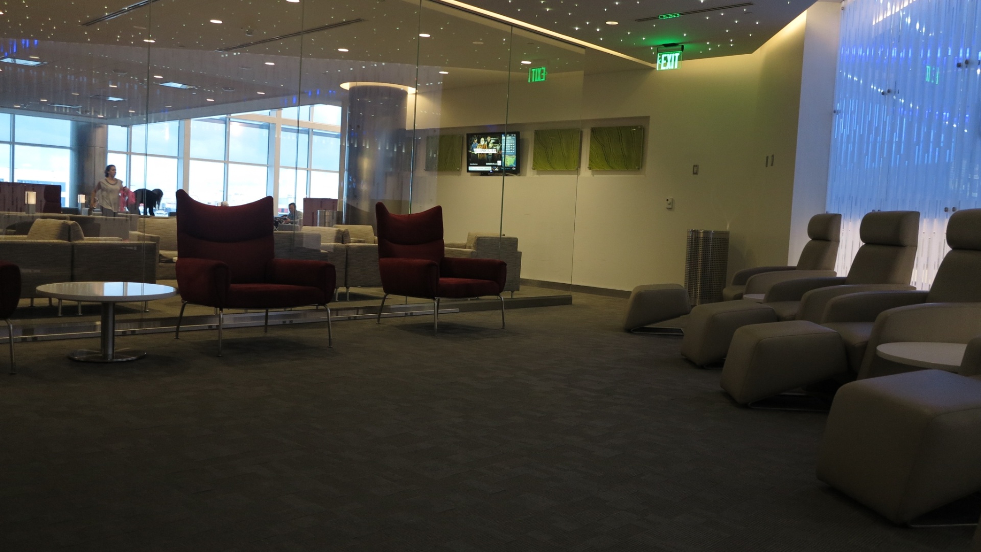 Como é voar na Delta One, categoria de luxo da Delta Airlines ...