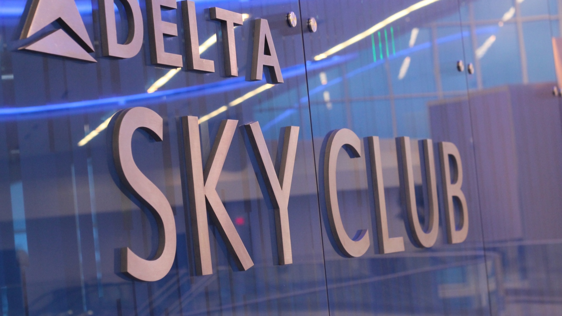 Como é voar na Delta One, categoria de luxo da Delta Airlines ...