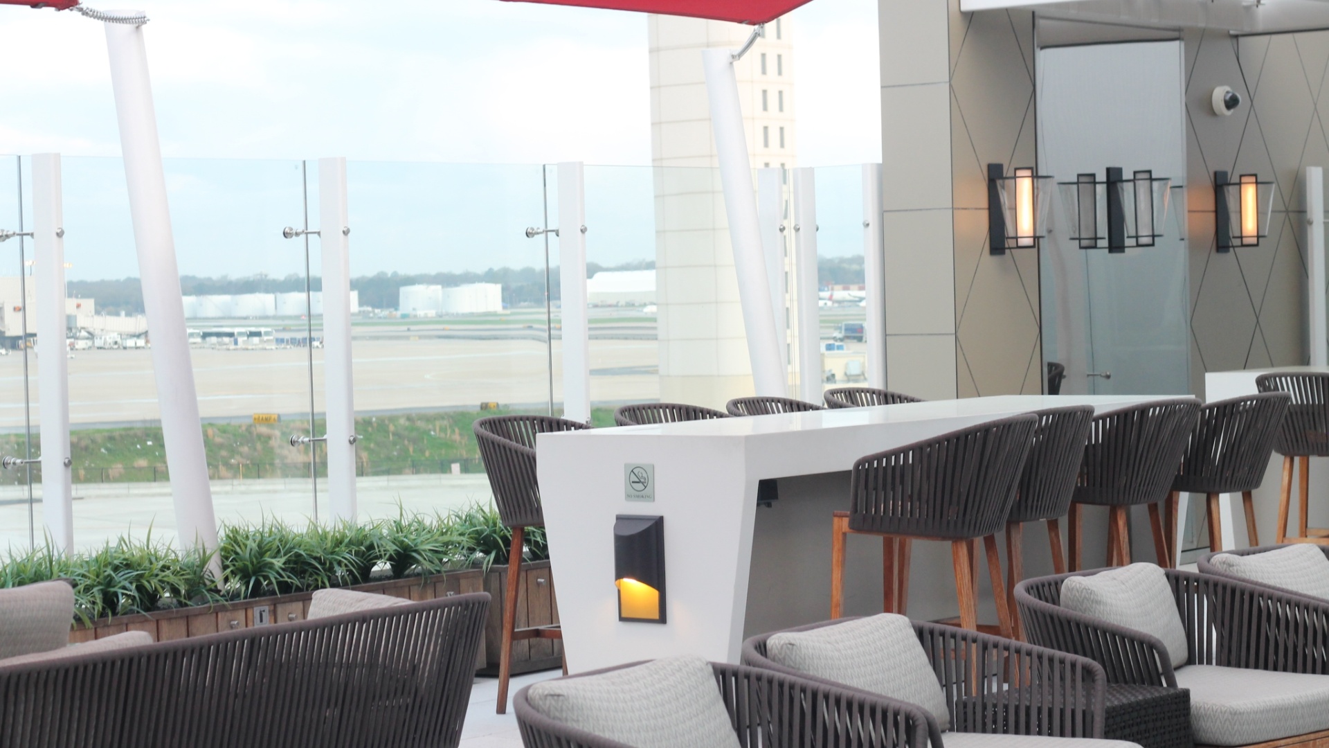 Como é voar na Delta One, categoria de luxo da Delta Airlines ...