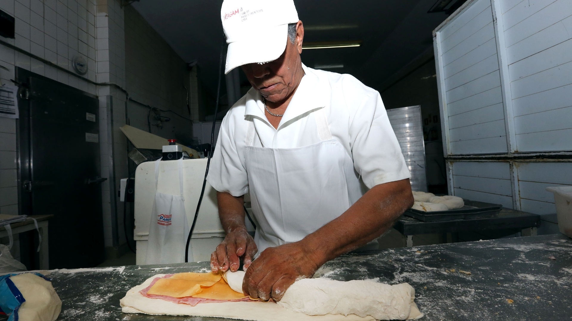 Dia do Padeiro: conheça a rotina de quem torna suas manhãs mais ...
