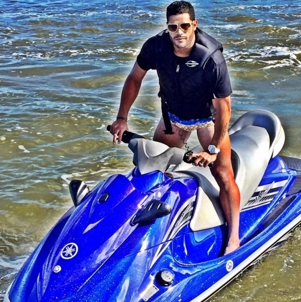 Jogador Hulk ostenta Ferrari, jatinho e barco no Instagram - Notícias - BOL