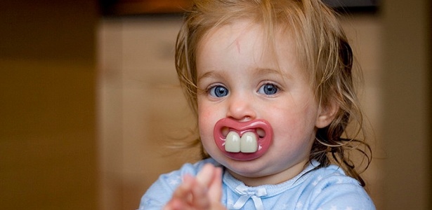 21 bebês que posaram usando chupetas divertidas - Listas - BOL
