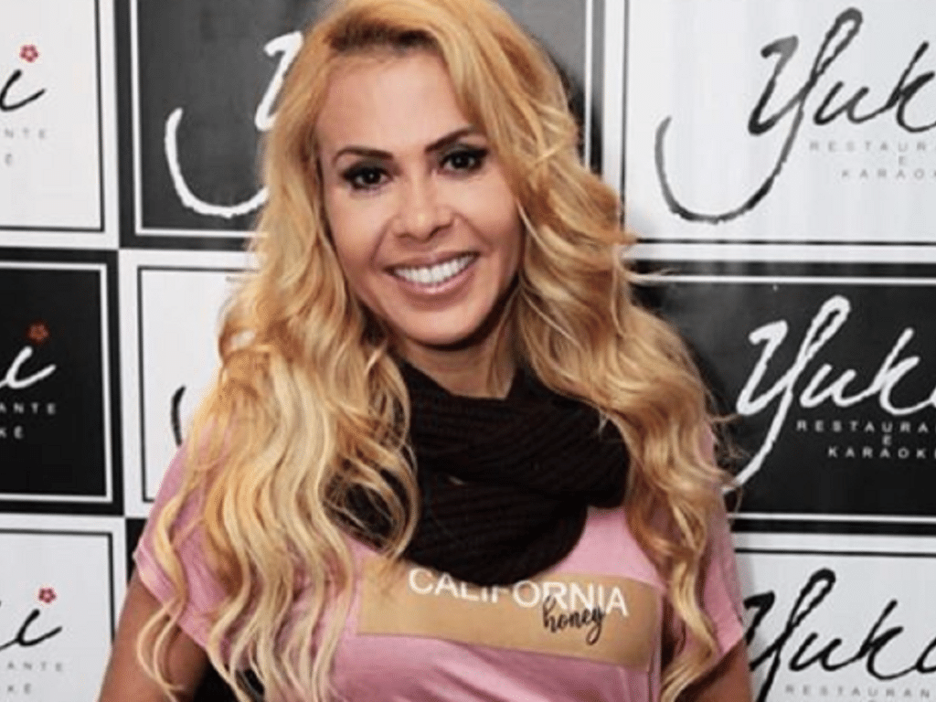 Musa americana Savanna Rehm provoca os fãs e posta fotos de novo ensaio ...