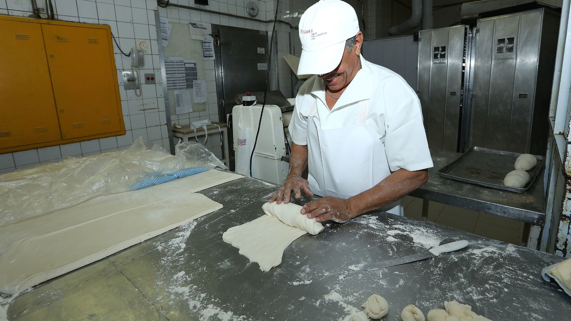 Dia do Padeiro: conheça a rotina de quem torna suas manhãs mais ...