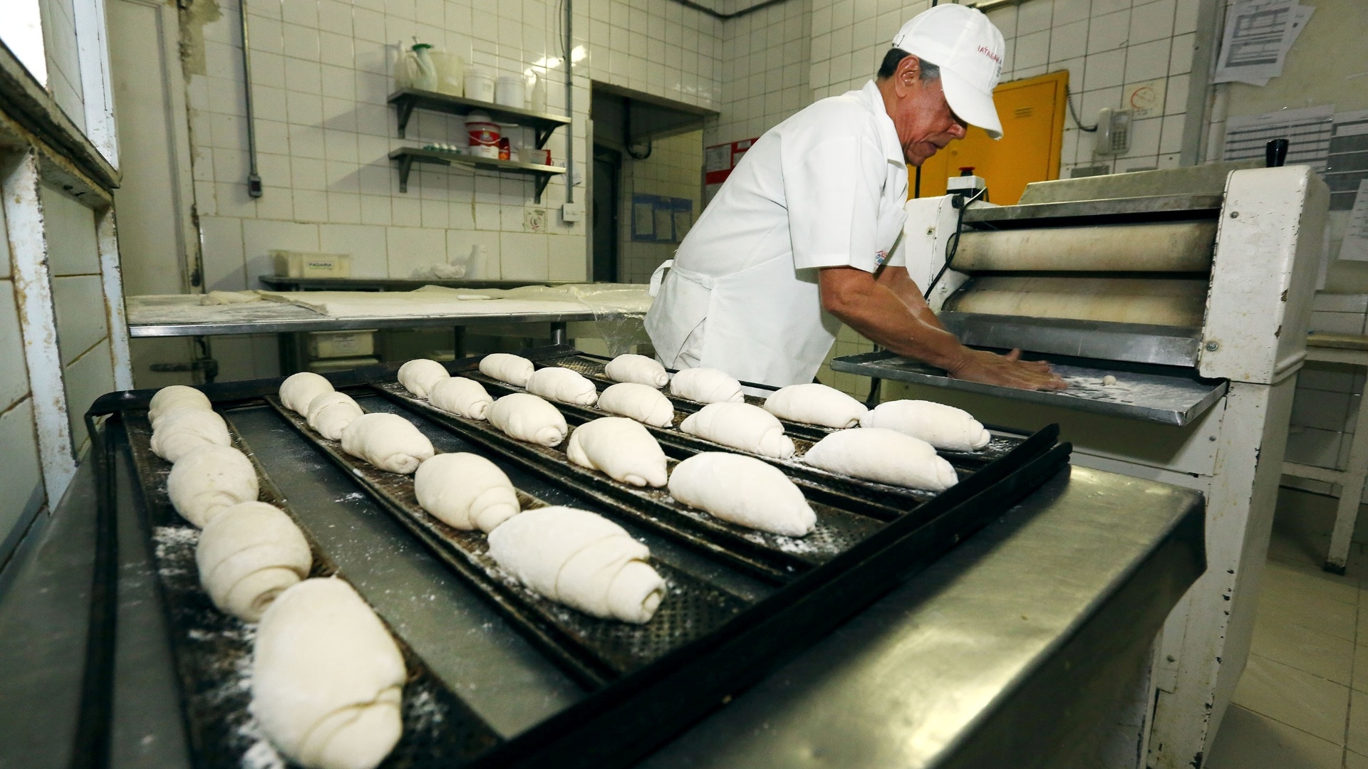 Dia do Padeiro: conheça a rotina de quem torna suas manhãs mais ...
