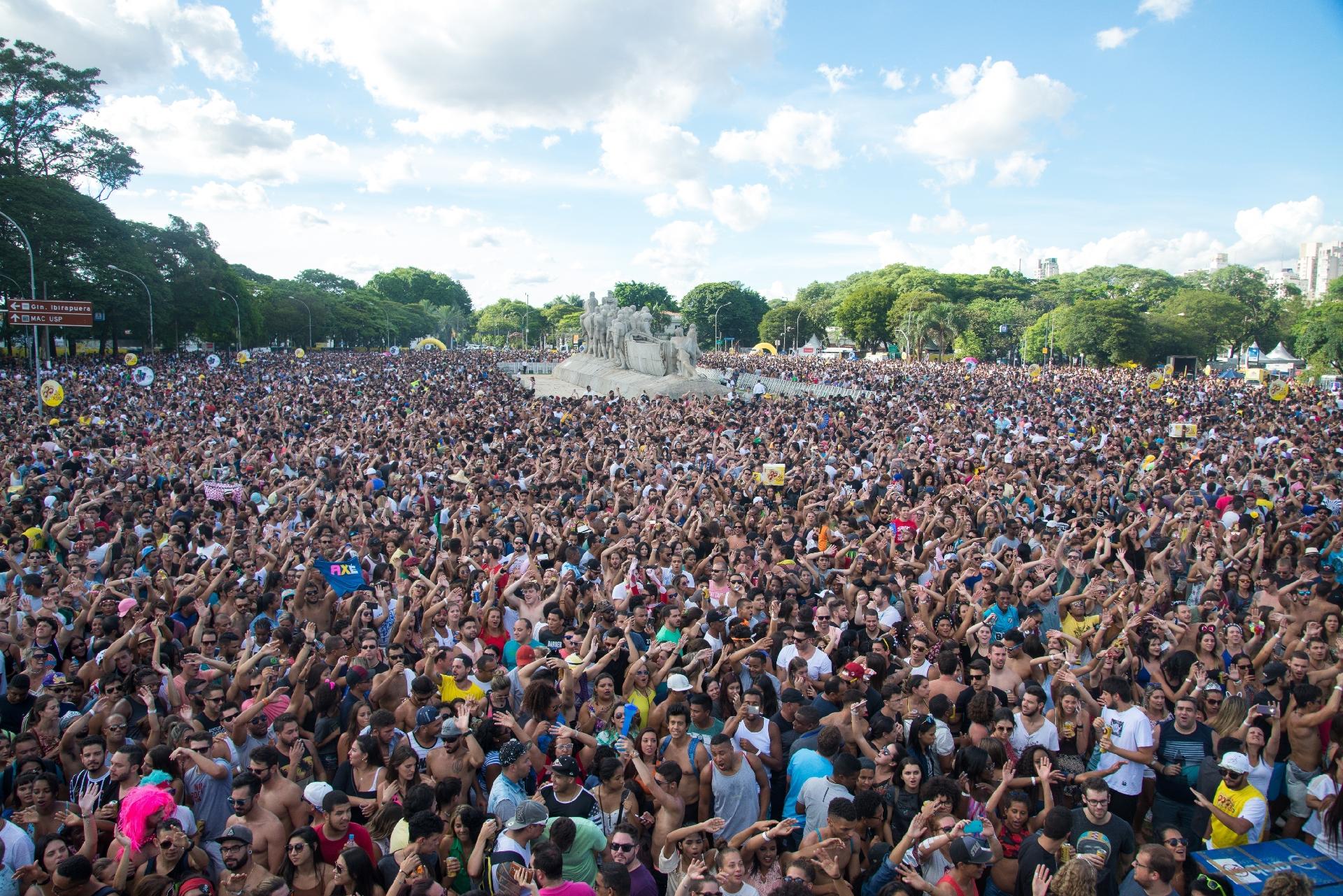 Fotos Carnaval 2017: Bloco pré-Carnaval reúne 40 mil no aniversário de ...