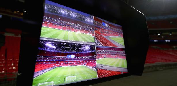 VAR é aprovado como nova regra do futebol; Fifa segura anúncio sobre ...