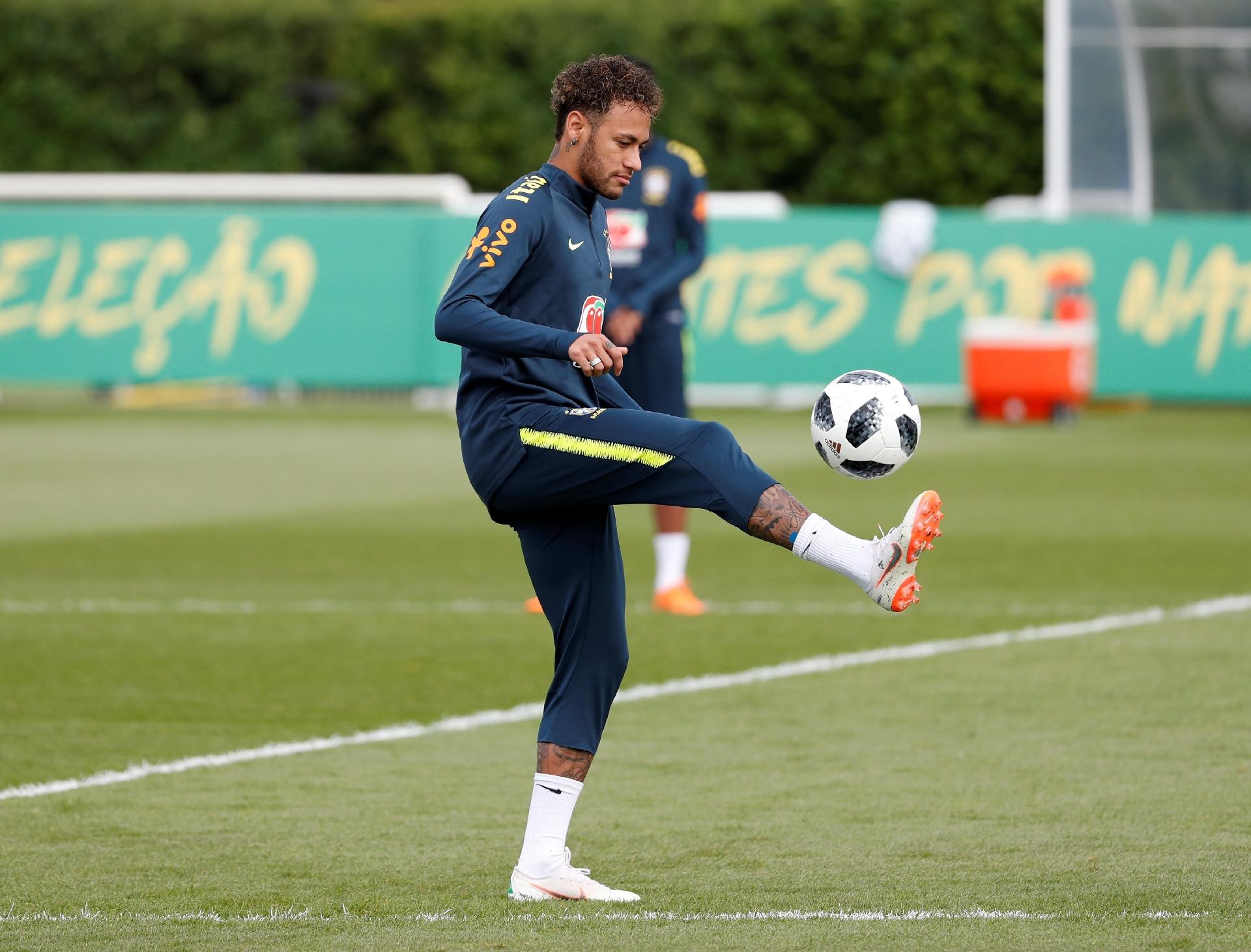 Seleção: Na concentração, Neymar se rende a série que já fez Bruna ...