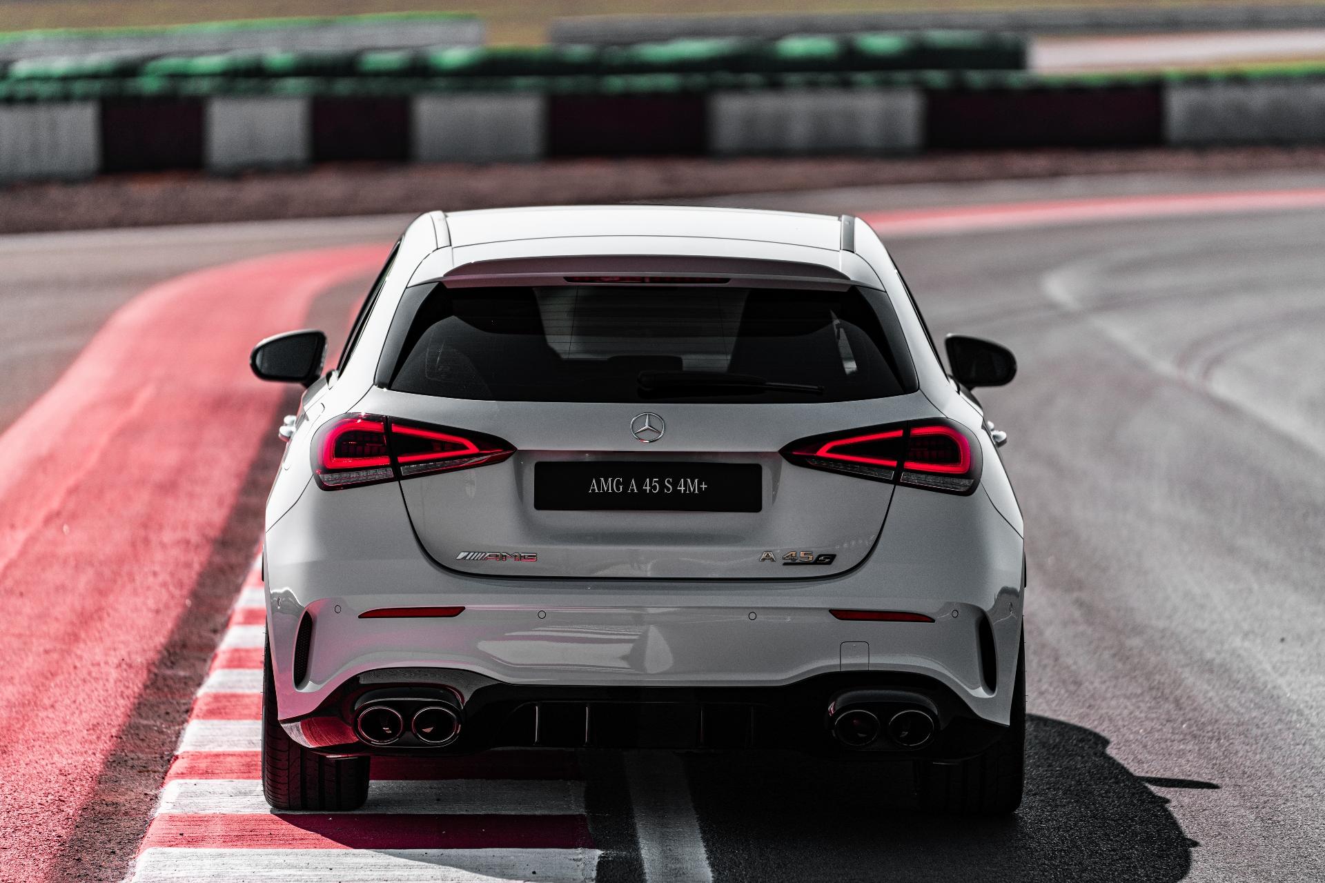 Mercedes-AMG A45 mostra porque hatches esportivos são tão legais