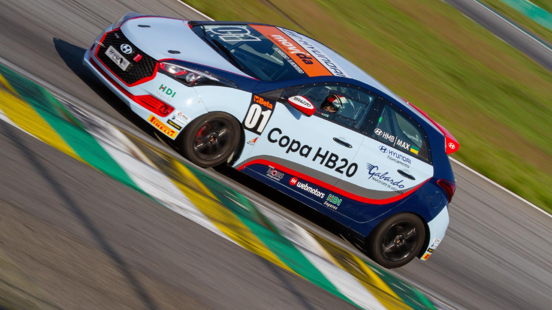 Pilotamos um HB20 de corrida em Interlagos