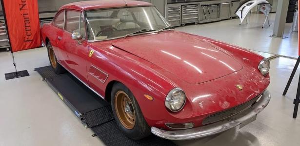 Ferrari de R$ 3,8 mi é recuperada após décadas em celeiro