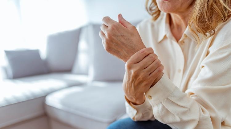 Doença inflamatória intestinal pode atingir boca, pele e até olhos