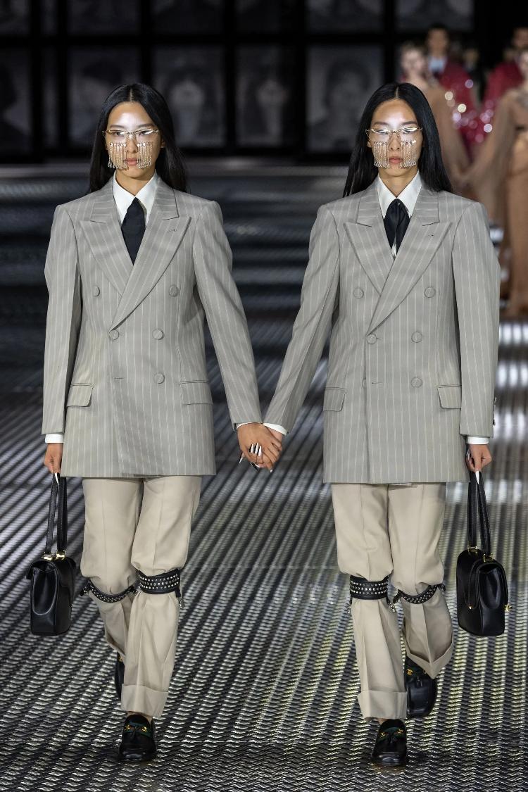 68 irmãos gêmeos e Gremlin: Gucci dá o que falar com desfile viral em ...