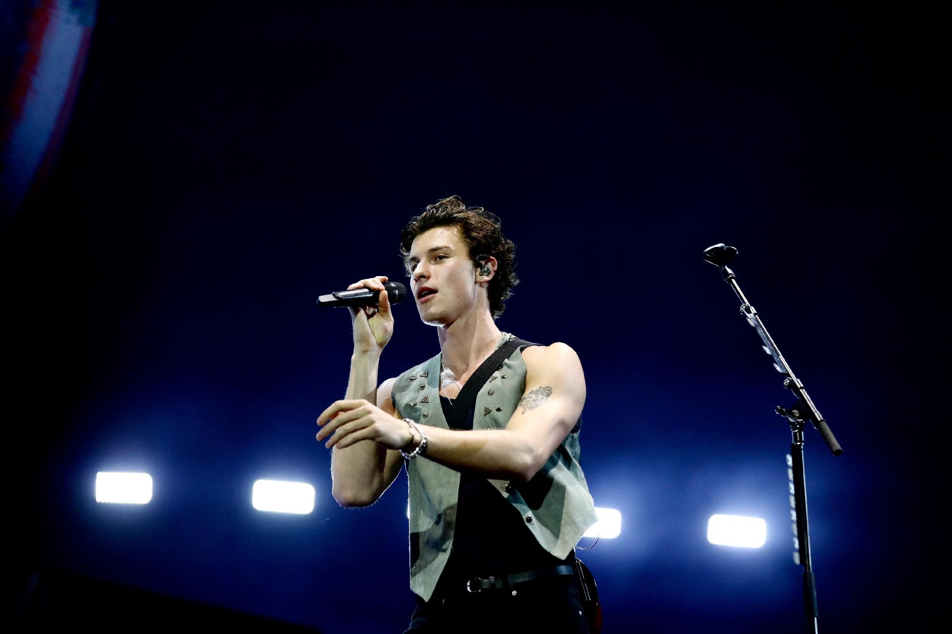 Shawn Mendes Faz Protesto Pelo Clima E Empolga Plateia Sentada Em Sp