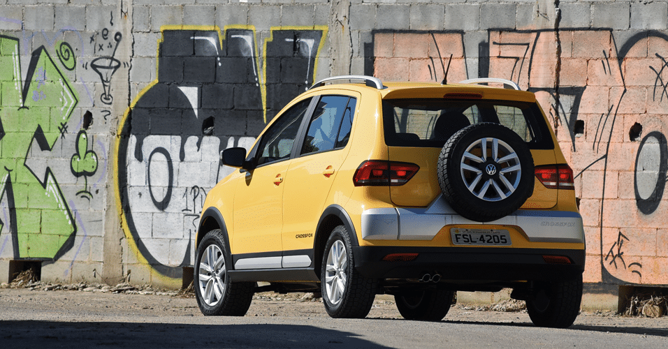 Fotos: CrossFox 2016 estreia central da Volkswagen que espelha celular ...