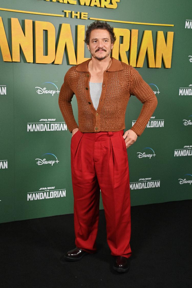Pedro Pascal O Galã De The Last Of Us Veste Papel De Daddy Da Internet 17032023 Uol Nossa