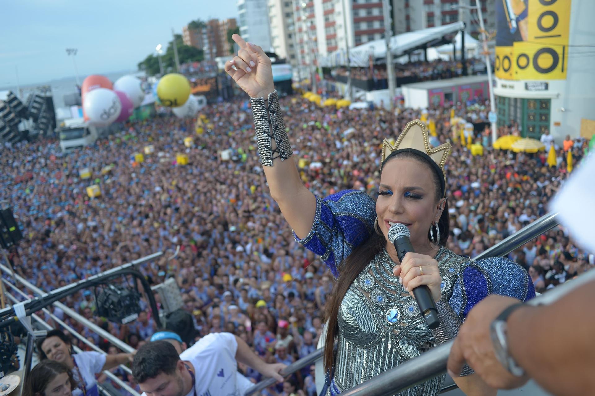 Ivete Sangalo estreia no Carnaval 2020 em Salvador com look de rainha
