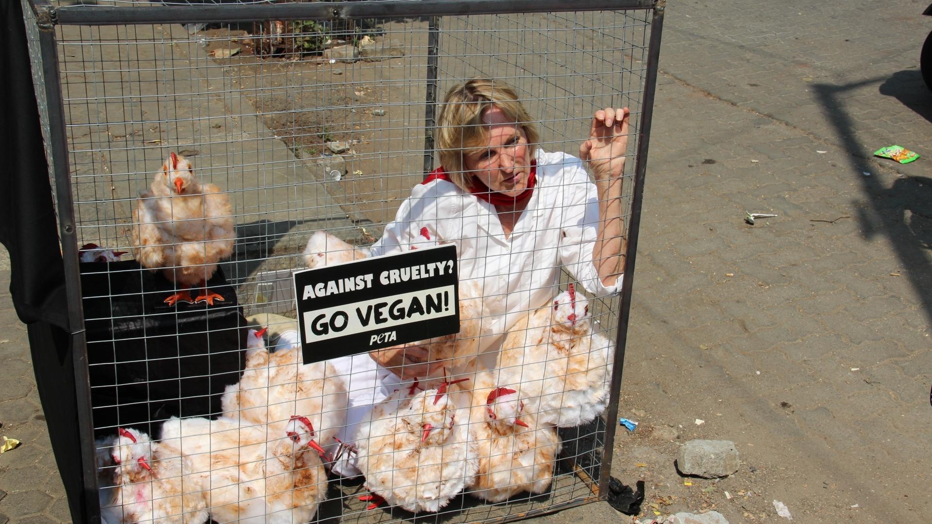 Com nudez, Peta falou sobre direito animal quando ninguém era vegano
