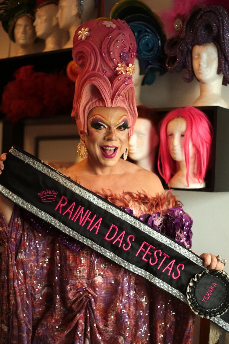 Antes de virar TchaKa Drag Queen, Valder passou por Igreja e Exército