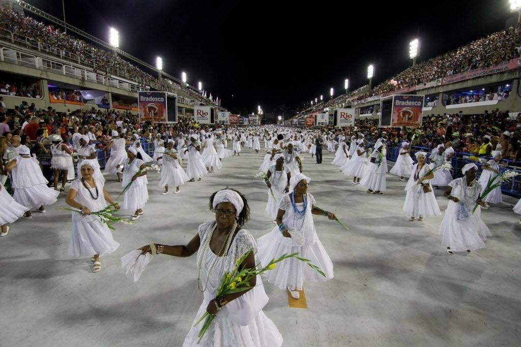Carnaval 2017: Ato com candomblé, umbanda e catolicismo lava a Sapucaí ...