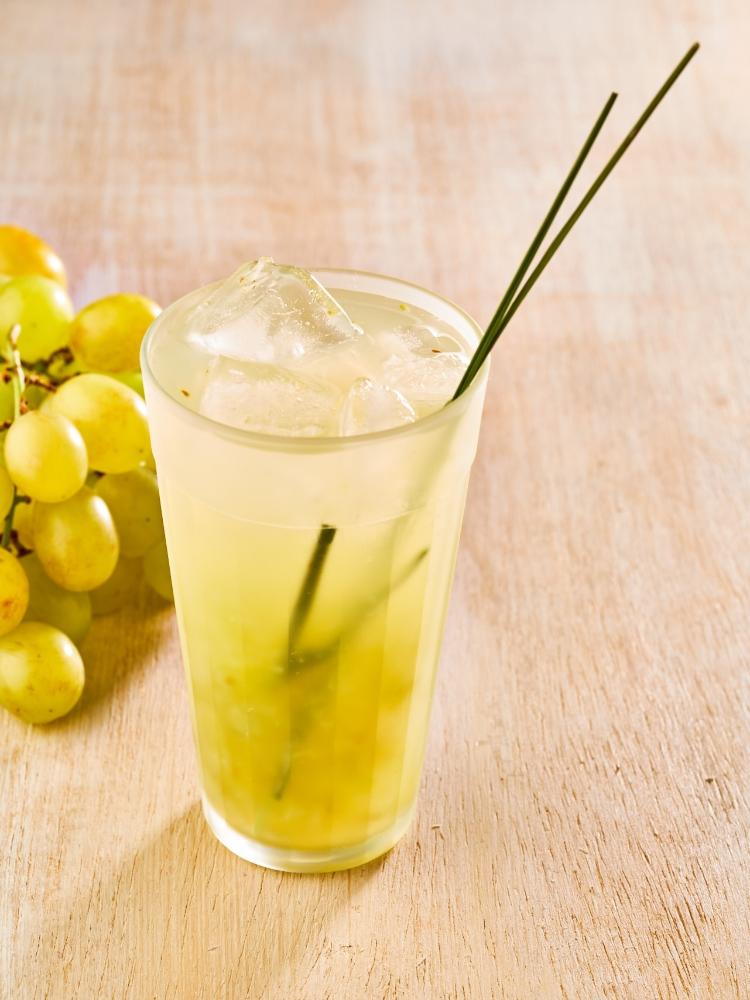 Suco de capim-santo serve para ansiedade? Veja benefícios