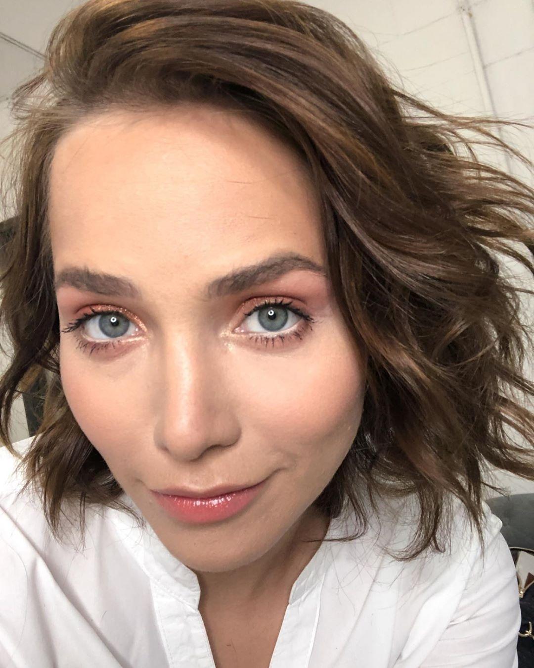 Ashley Graham: Modelo plus size anuncia que está grávida do primeiro filho