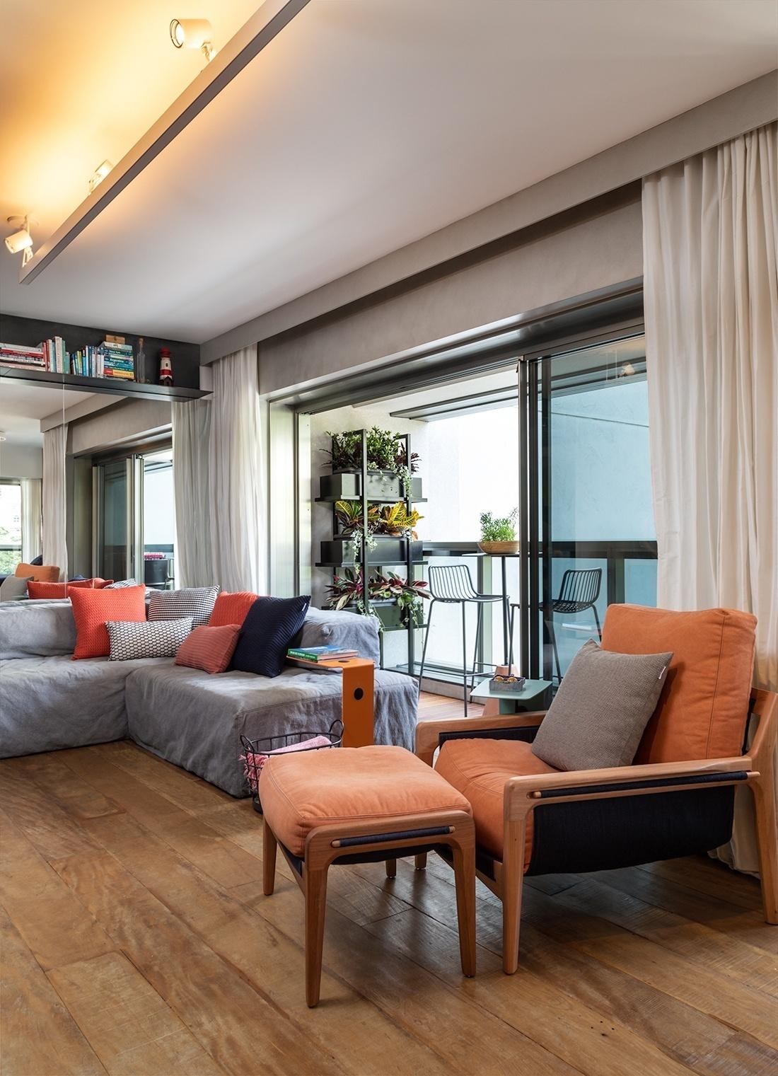 Fotos: Pequeno com estilo: apê de 44 m² ganha cara de loft com varandas ...