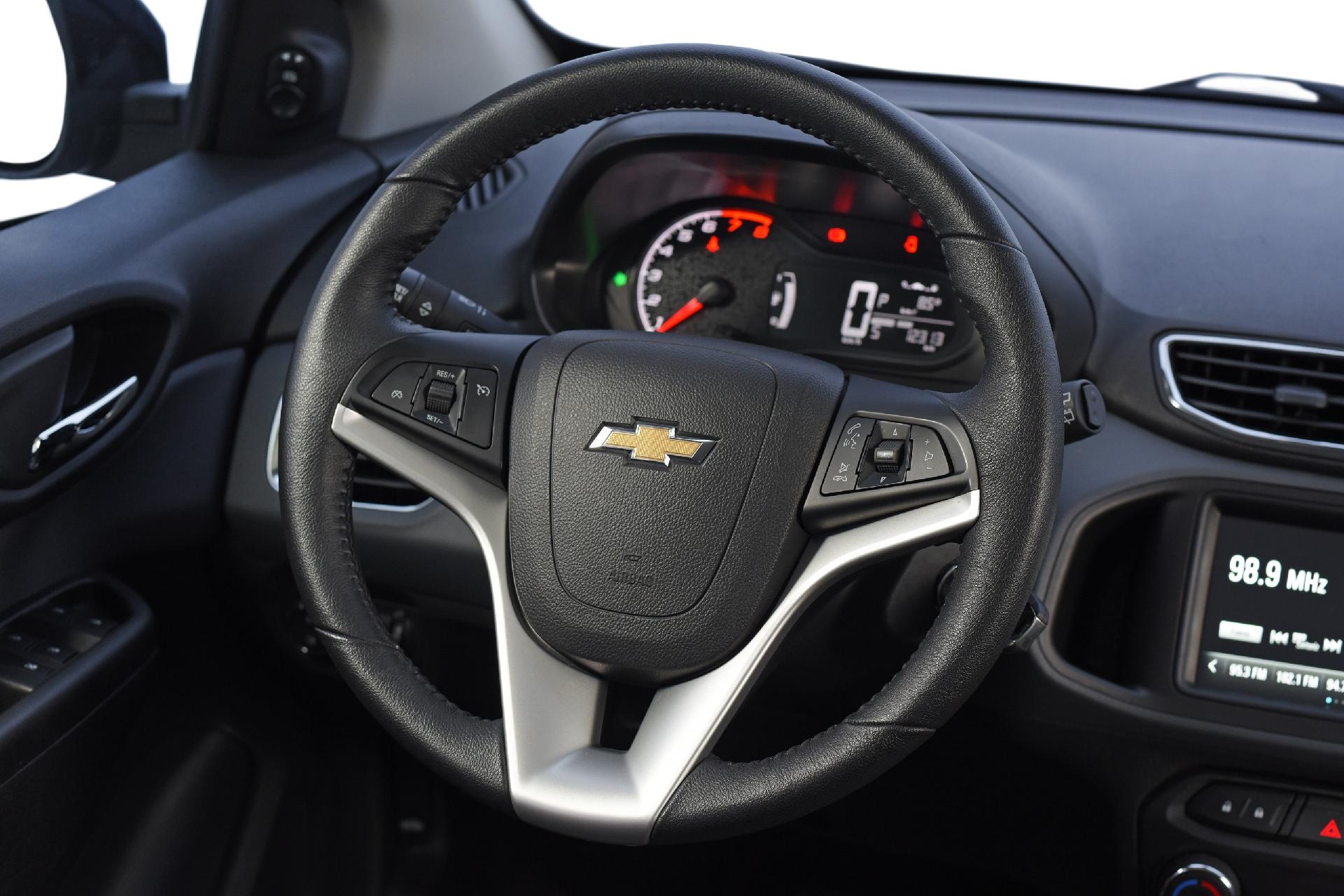 Duelo Chevrolet Onix x Renault Stepway