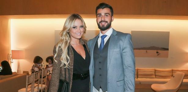 Ao lado do namorado, Ellen Rocche participa de debate sobre mulheres em ...