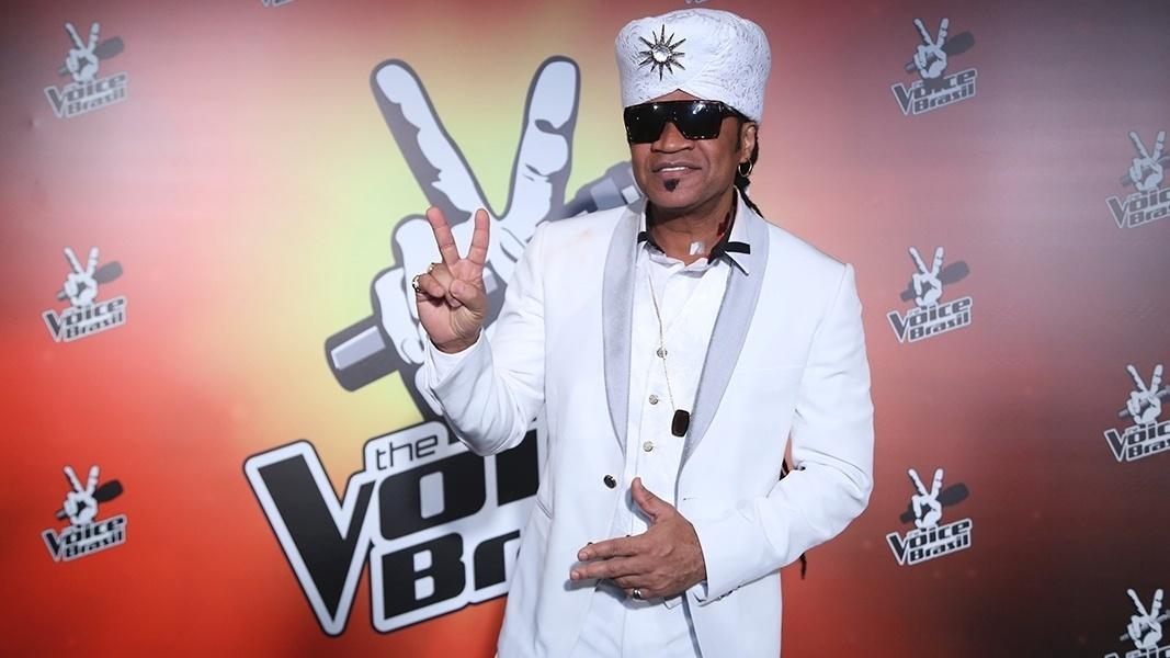 Fotos: 21 momentos que o visual de Carlinhos Brown deu um nó na sua ...