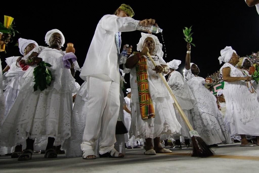 Carnaval 2017: Ato com candomblé, umbanda e catolicismo lava a Sapucaí ...