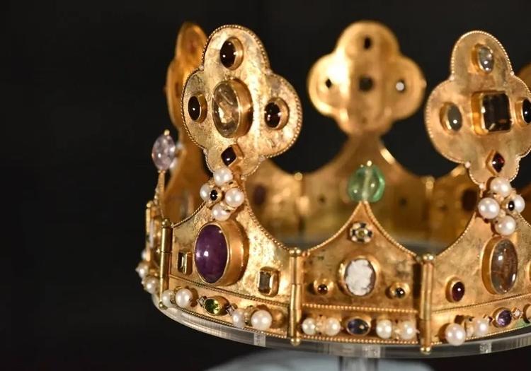 'Divina Comédia', de Dante Alighieri, vira peças de joias