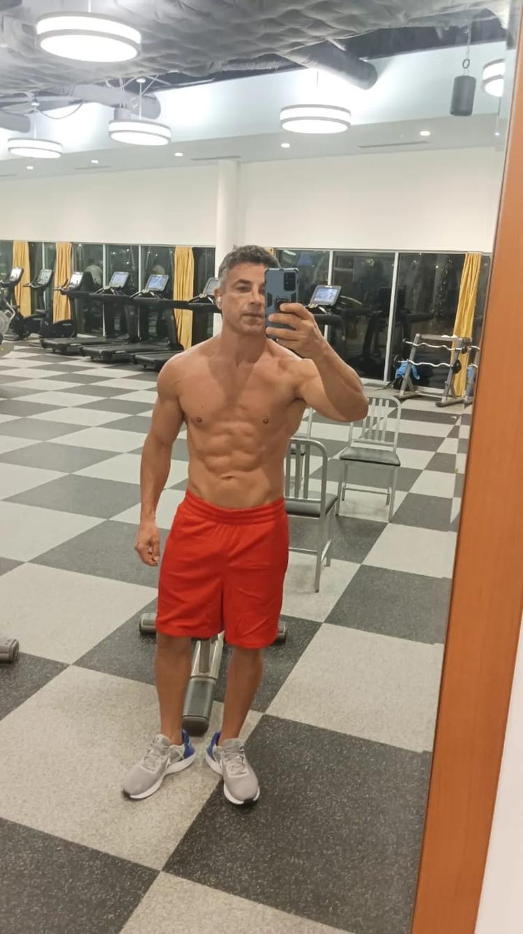 Anderson Di Rizzi muda hábitos e surge com corpo saradíssimo