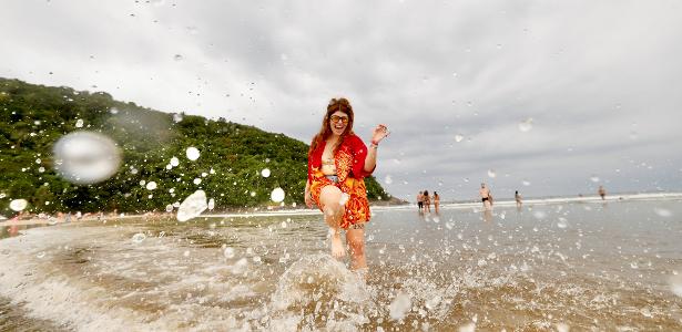 'Pare de se comparar': Bertha Salles mostra como curtir o verão sem neuras