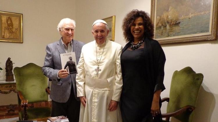 Ângela Côrrea fala sobre carreira de modelo internacional e atriz