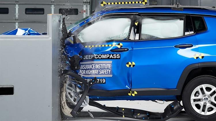 Jeep Compass tira nota máxima em crash test nos EUA