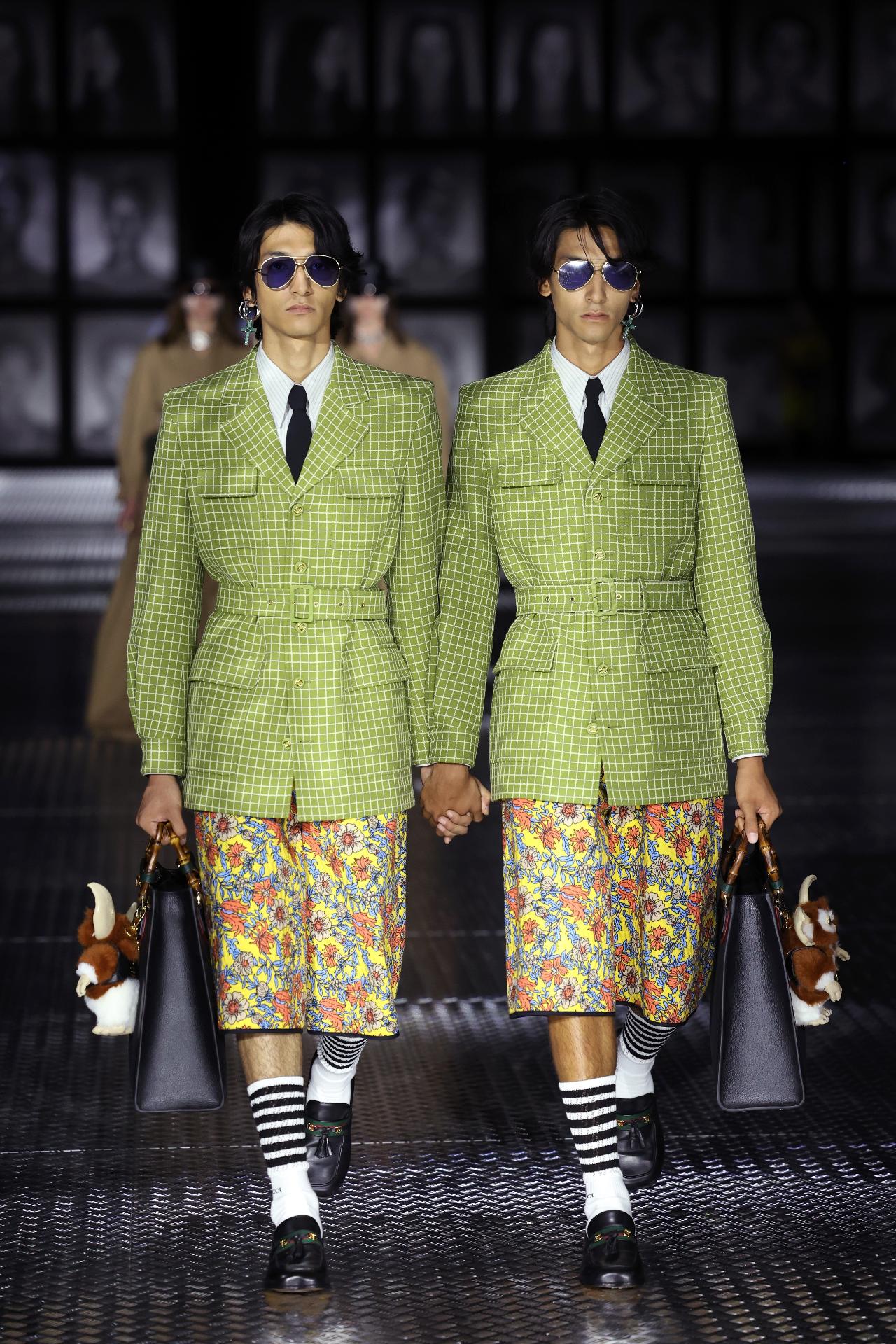 68 irmãos gêmeos e Gremlin: Gucci dá o que falar com desfile viral em ...