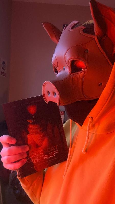 Fernando Mais, o Gustavo Scar, explica prazer sexual por cocô